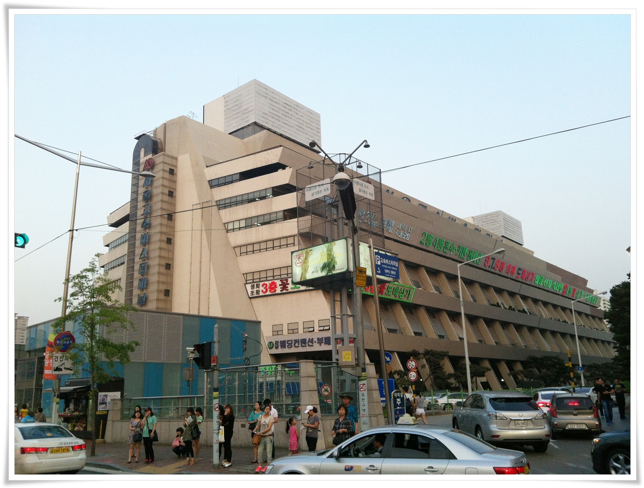 Budget Travel Guide South Korea: Go-To-Mall Shopping Heaven