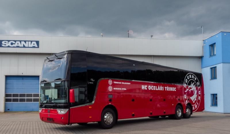 dopravacz : HC Oceláři Třinec- Třinecké hokejisty vozí unikátní autobus