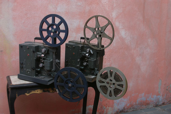 Blog Do Marcos Alexandre: Projetores Rca 400 16mm sonoro funcionando ...