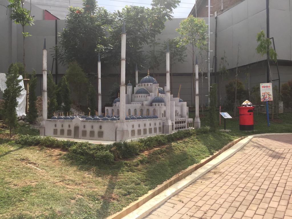 √ Menjelajah Puluhan Negara Di Mini Mania - Taman Miniatur Dunia - Novarty