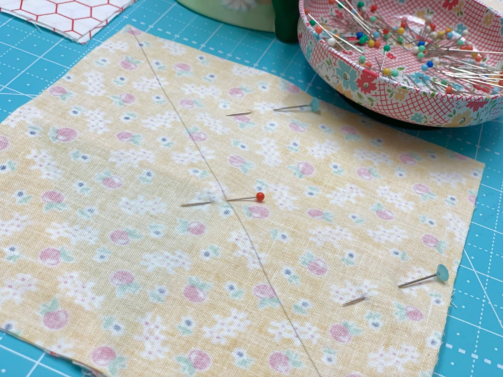 Bee In My Bonnet: Vintage Block Along - Week 19 - Picnic Block!!