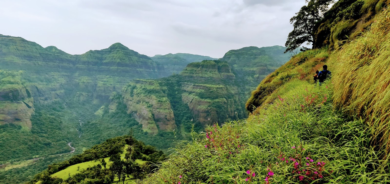 Lingya Ghat-Kurdugad-Nisnichi Vaat..Trek in the Tamhini region.
