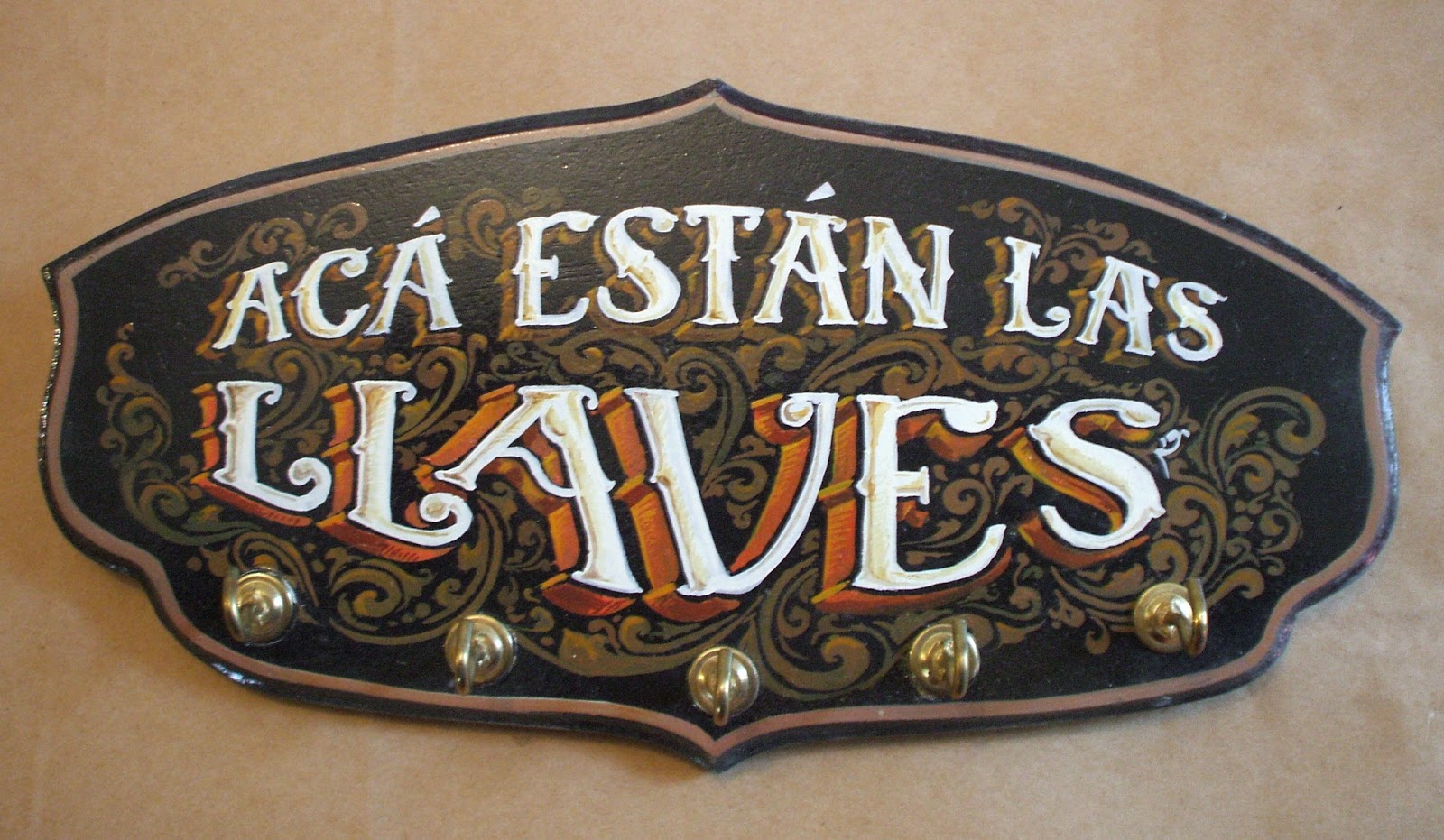 Letras y Filetes: Carteles para colgar las llaves