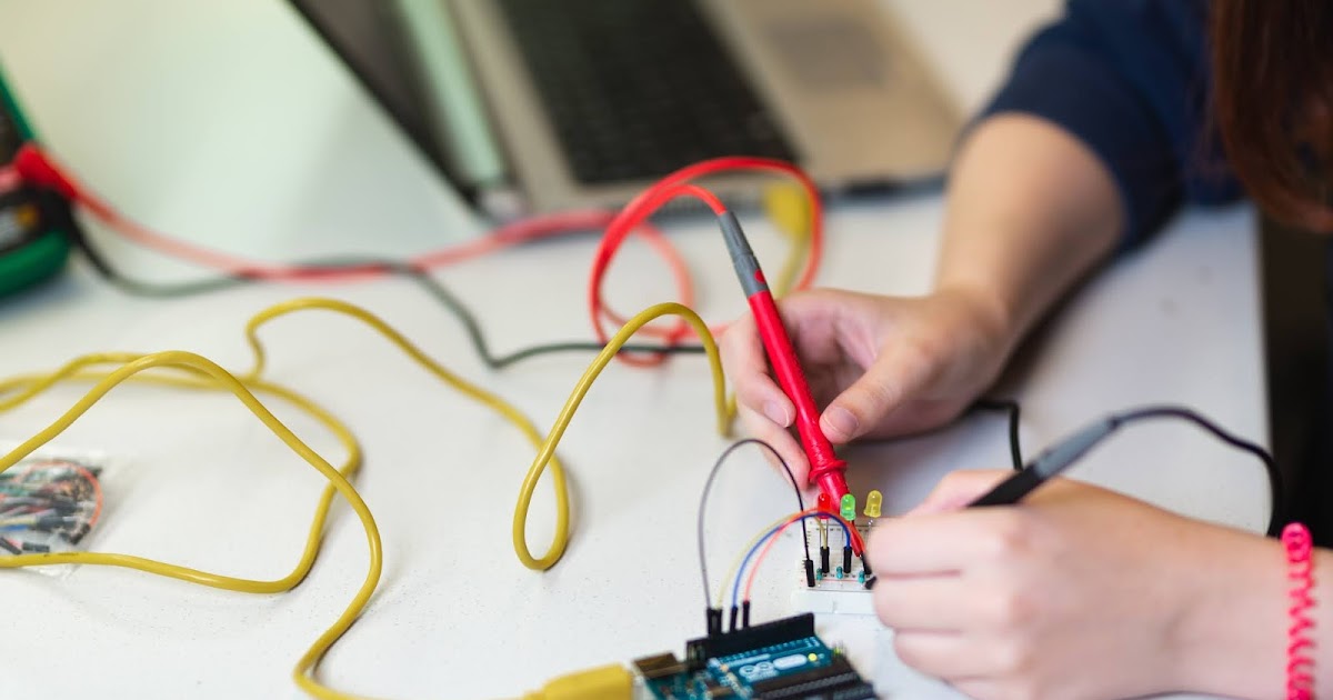 Kasivierailut: Elektroniikka-asentaja, tietoverkkoasentaja