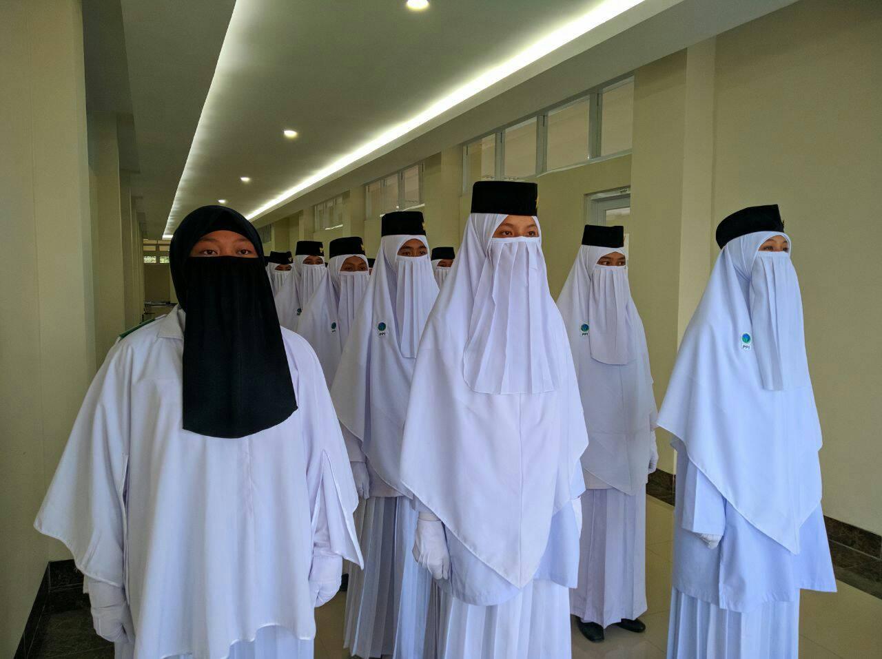 Mafaza Online: DIRGAHAYU INDONESIA Upacara Bendera di Pondok Pesantren ...