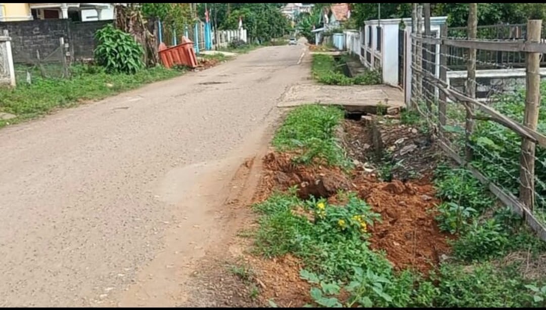 Tak Pasang Rambu-Rambu, Galian Jargas Ancam Keselamatan Warga - Potret ...