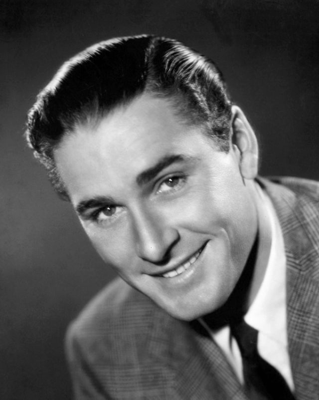 40 Handsome Portrait Photos of Errol Flynn in the 1930s and ’40s ...