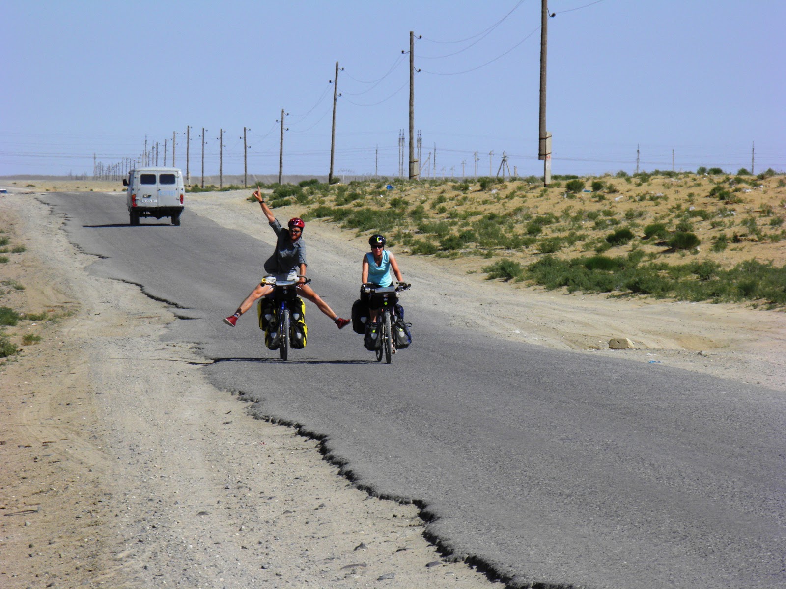 Round the world bike ride: The Karakalpakstan Desert - Beyneu to ...