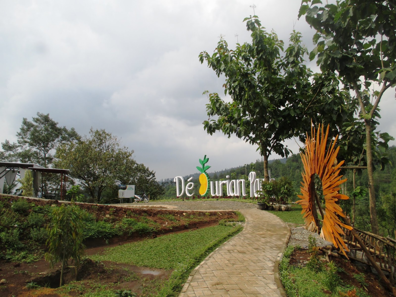 jombang city guide: De Durian Park : Wujud Nyata Wisata Kebun Durian Wonosalam