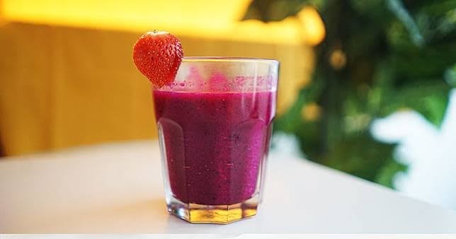 16. Jus Buah Naga & Strawberry