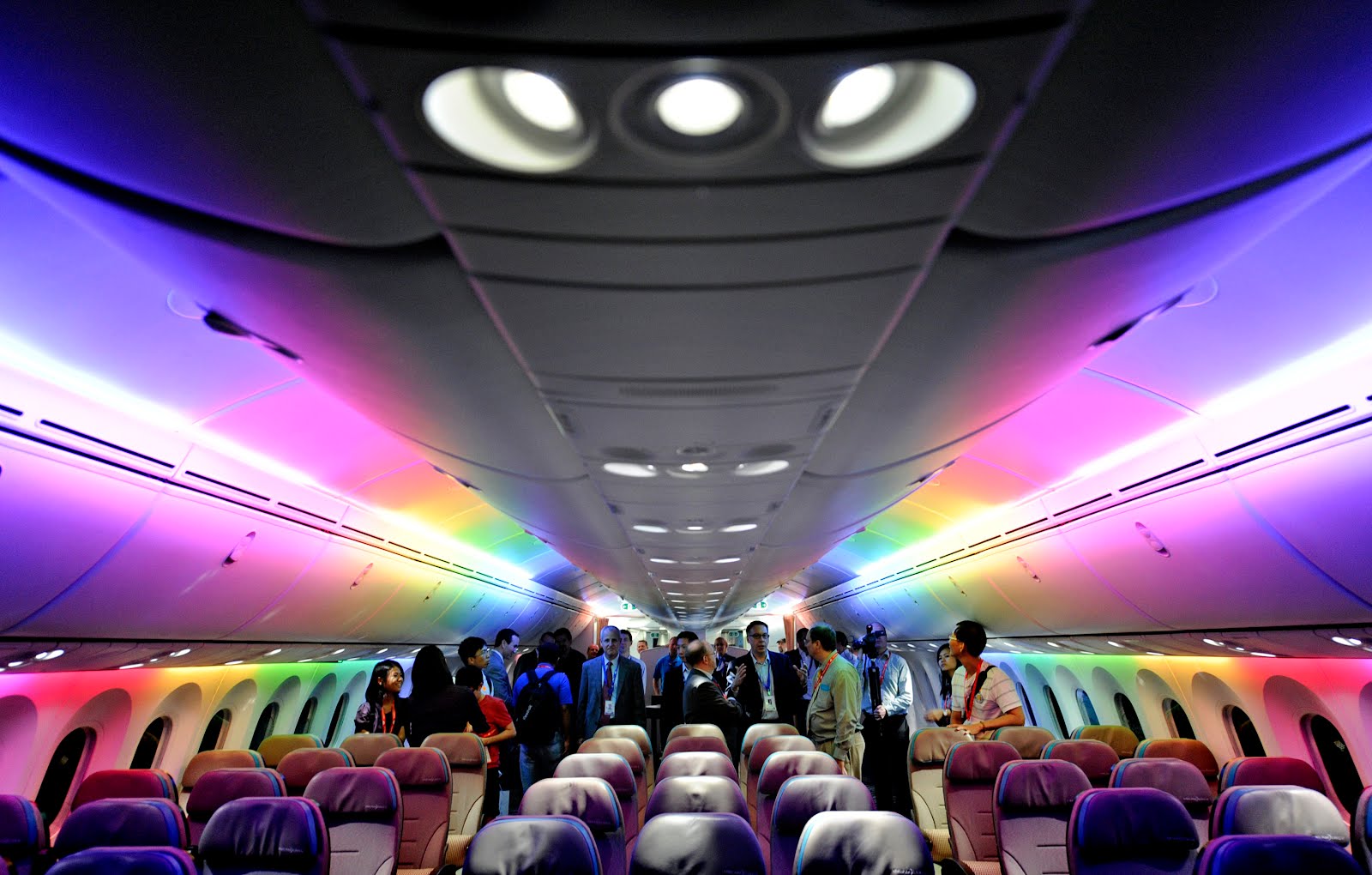 NoBs - أخبار التجارة و الأعمال: Boeing 787 Dreamliner's cabin