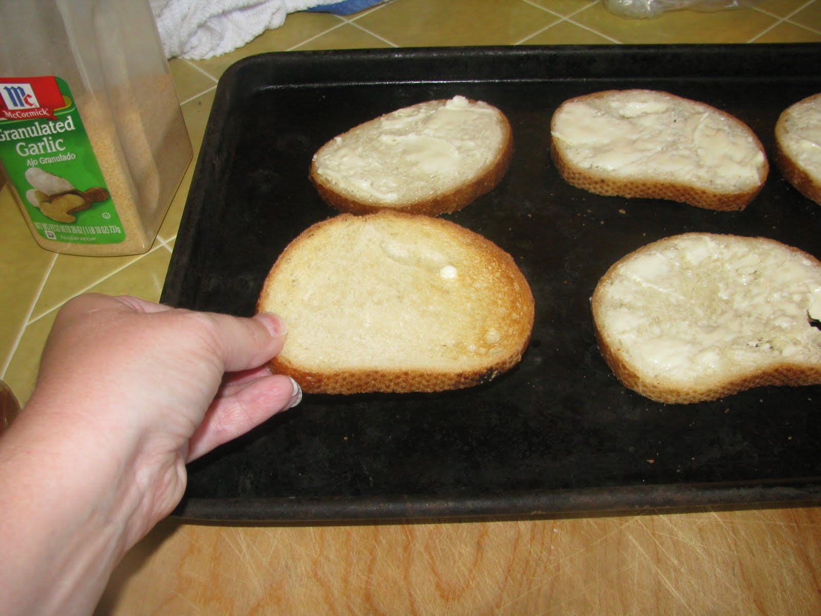 Shamrocks and Shenanigans: Spaghetti & Meat Sauce with Texas Toast