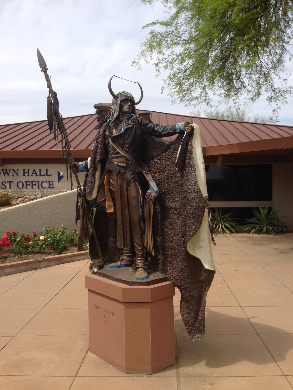 Scottsdale Daily Photo: Photo:Bear Tracker Statue by Dave McGary at ...