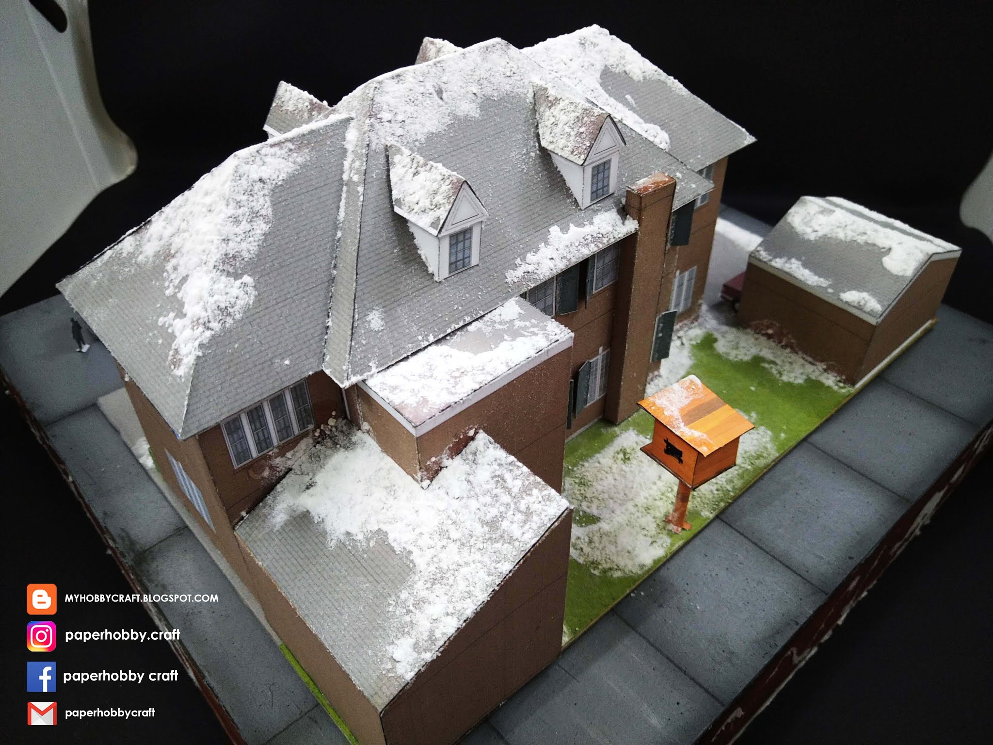 paperhobby: HOME ALONE HOUSE 1:100