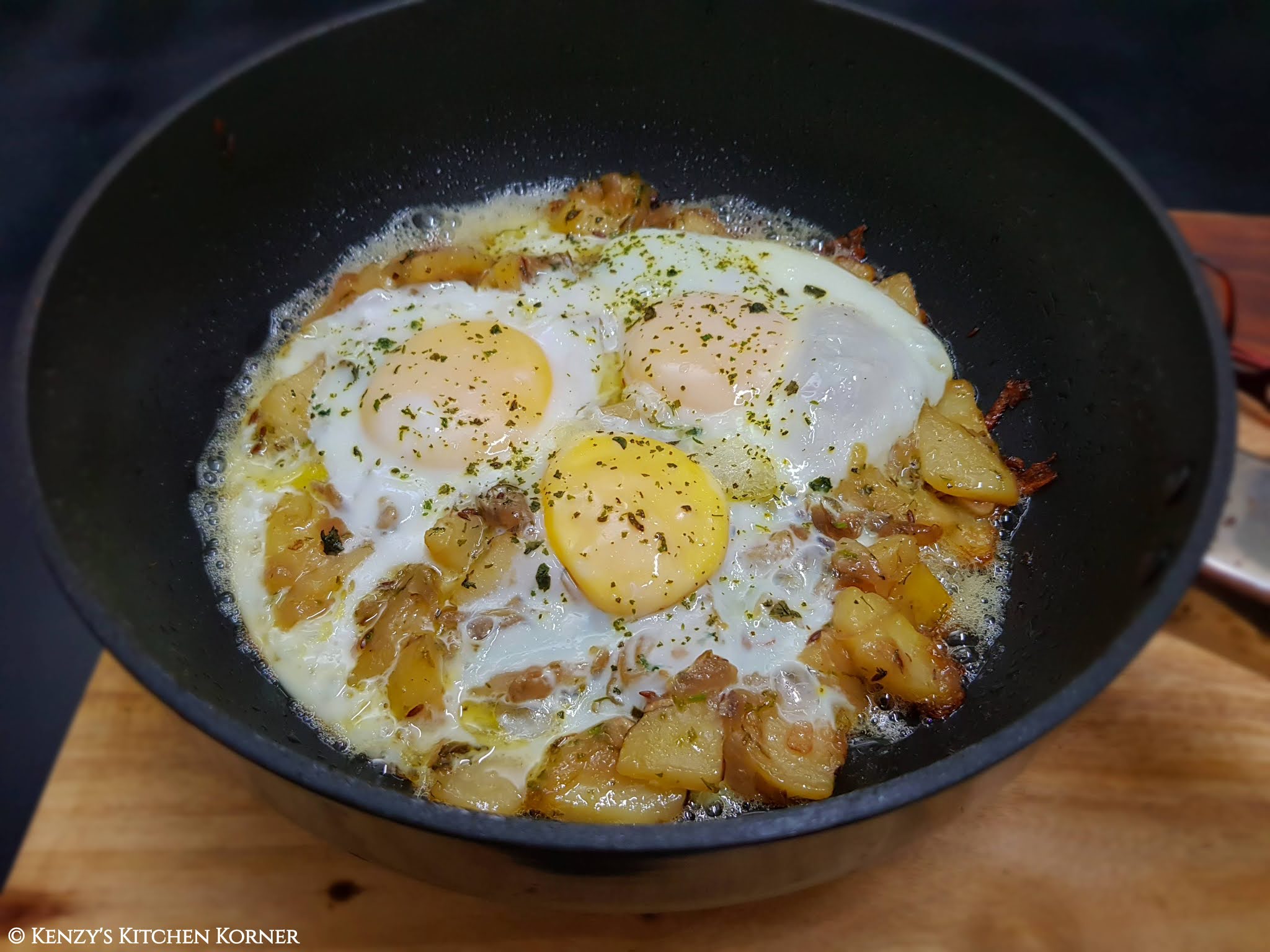 Kenzy's Kitchen Korner... : Parsi Style Kharo Safed Papeto & Papeta Par Edu