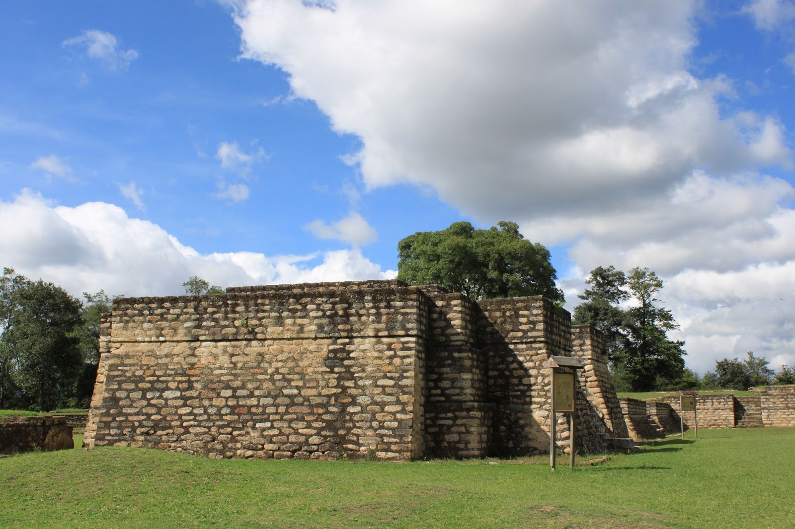 Comida es vida: Ruins of Iximche - Tecpán, Guatemala (PART TWO)