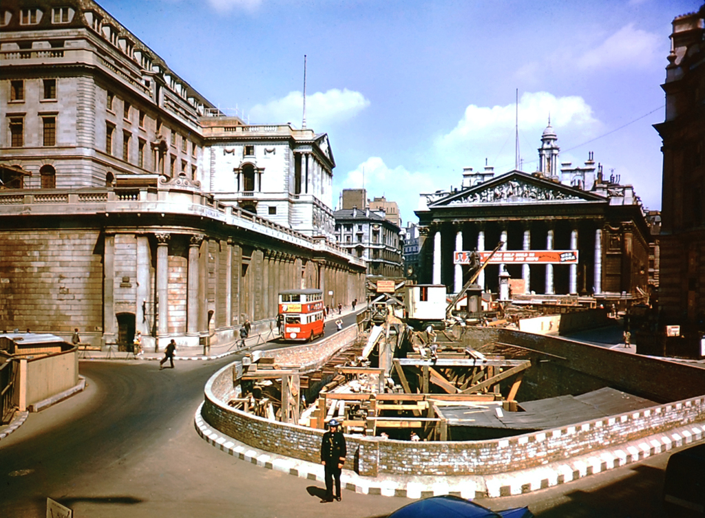 14 Incredible Color Photographs Captured London After Air Raid Attacks ...