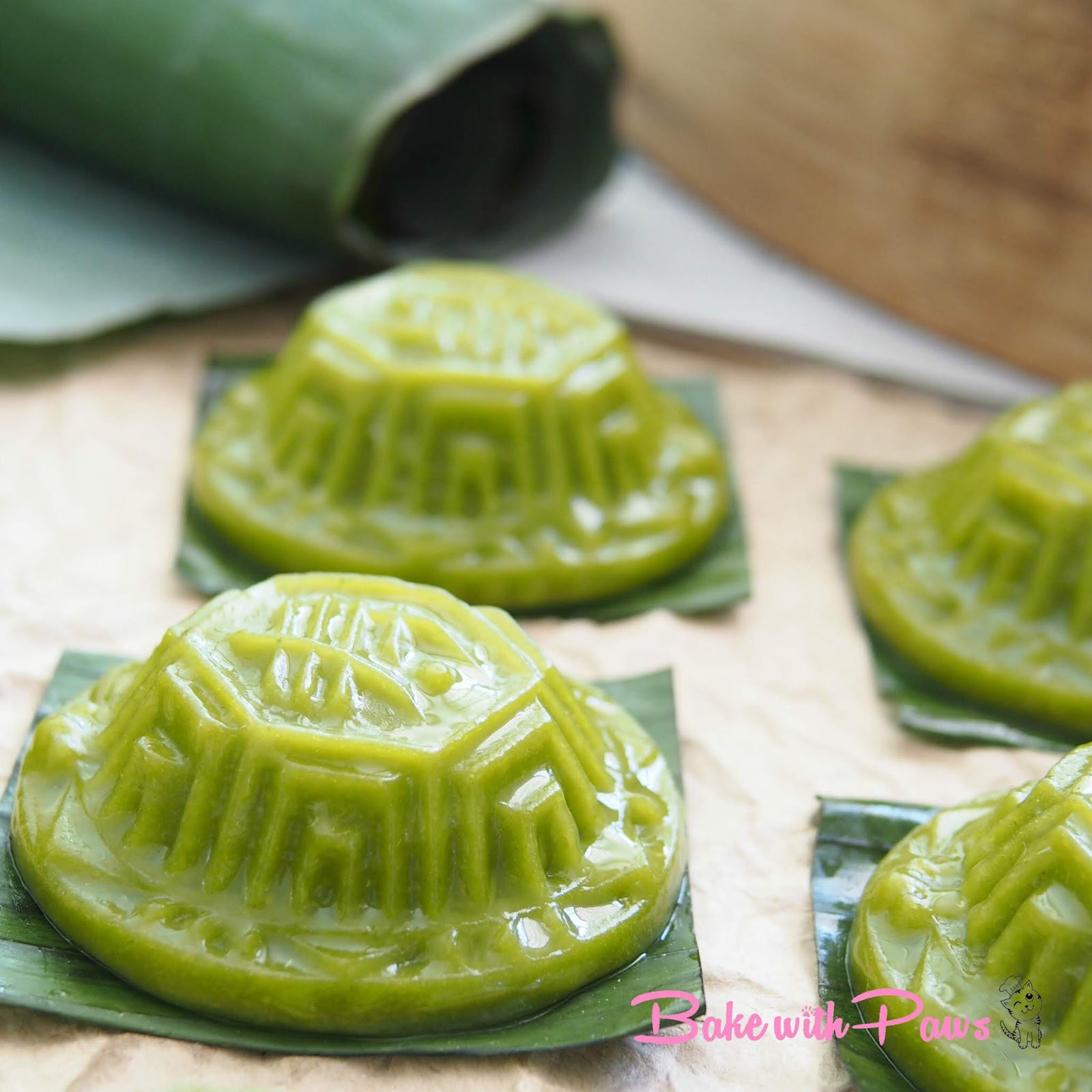 Pandan Che Ku Kueh (Pandan Ang Ku Kueh) - BAKE WITH PAWS