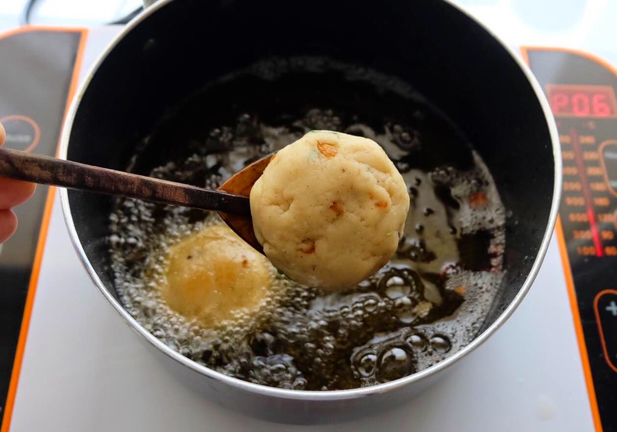 Perkedel Bondon (Potato Fritters) | Lyv to Eat