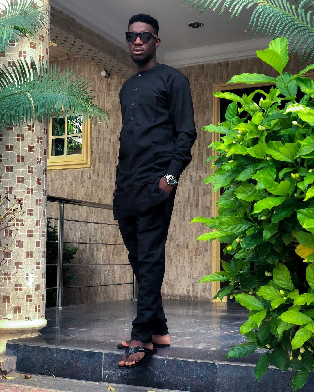 House, Cars : DJ AB lives in a mansion in Kaduna and drives nice cars.