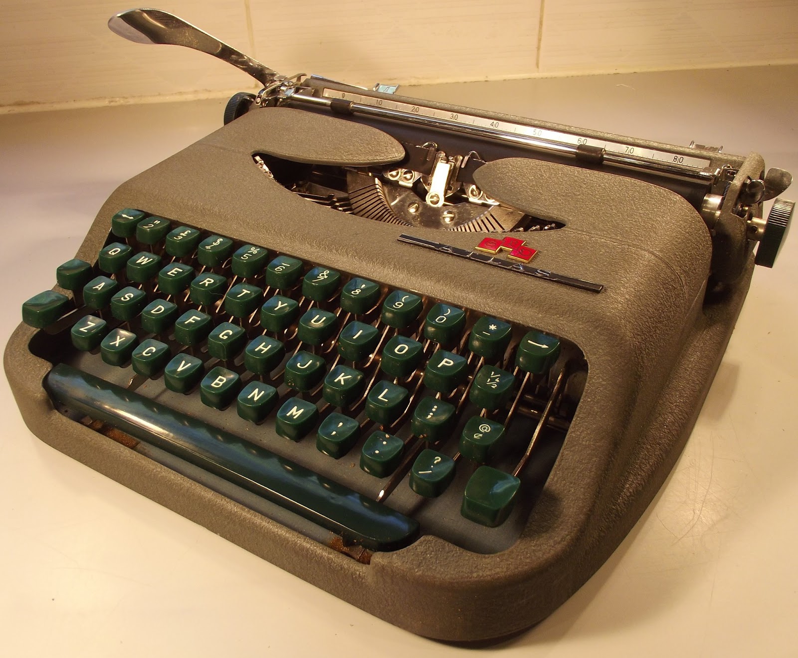 oz.Typewriter: Atlas Portable Typewriter