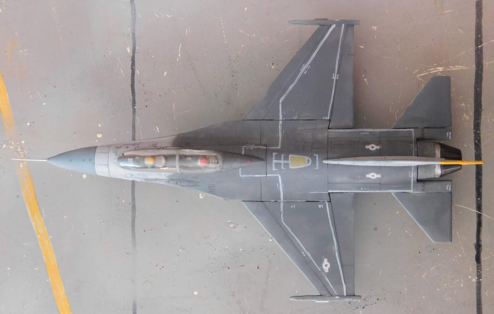 Happyscale-Modellbau: General Dynamics TF-16 Fighting Falcon - Airfix 1/72