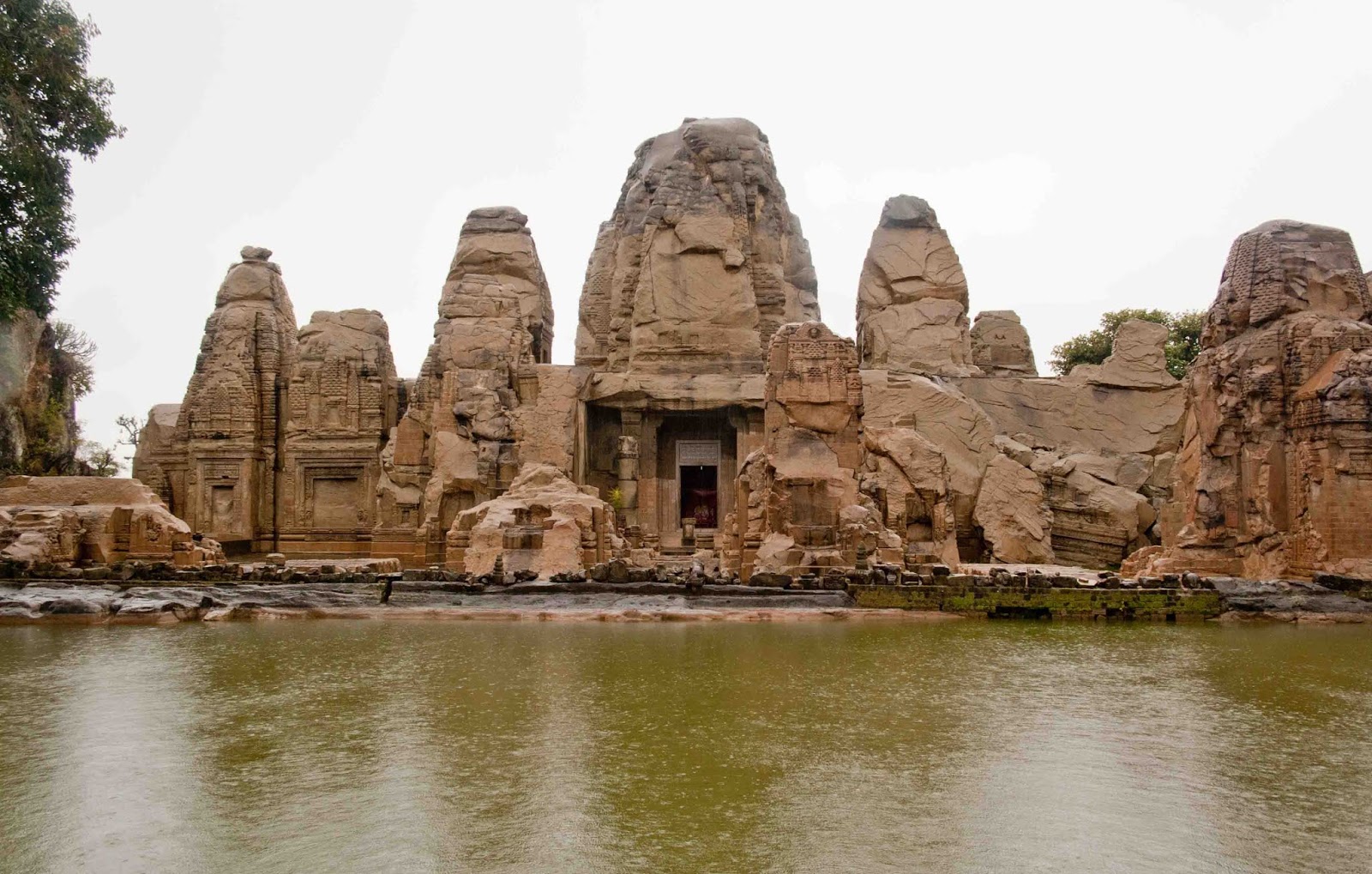 Travel-India: The Masroor Rock Cut Temples