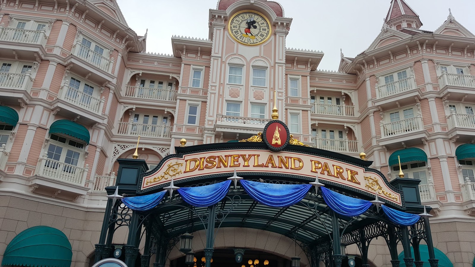 UNIVERS DISNEY: Magie sur le Lac Disney Village : Édition spéciale La ...