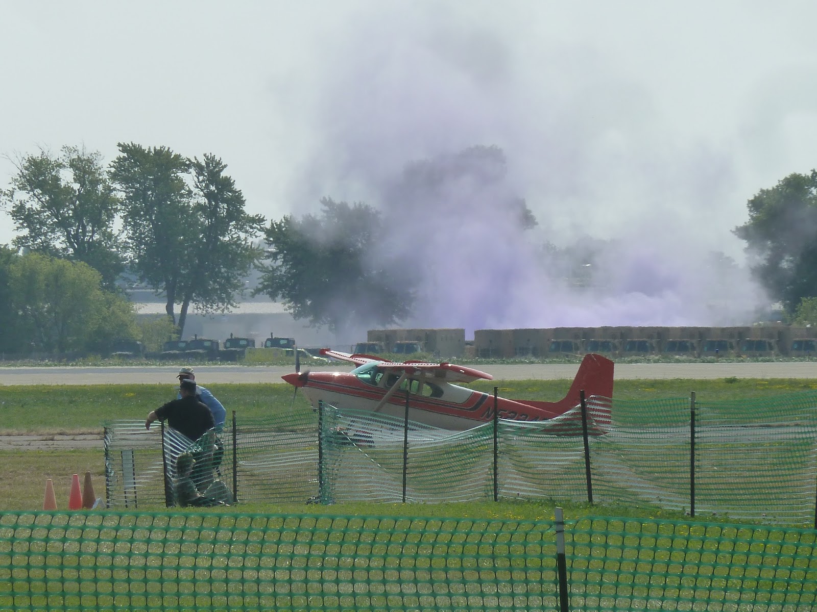 MuskegonPundit: Sad------Pilot in Thursday morning crash at AirVenture dies
