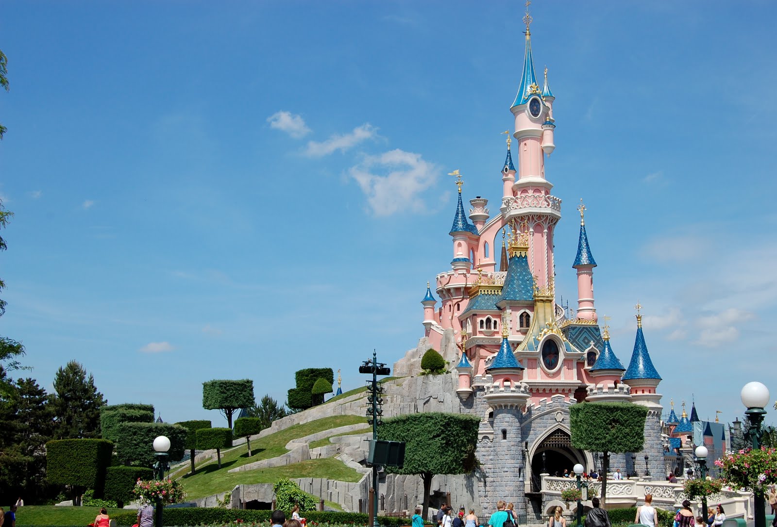 1000+ images about Castles on Pinterest | Disney castles, Cinderella ...