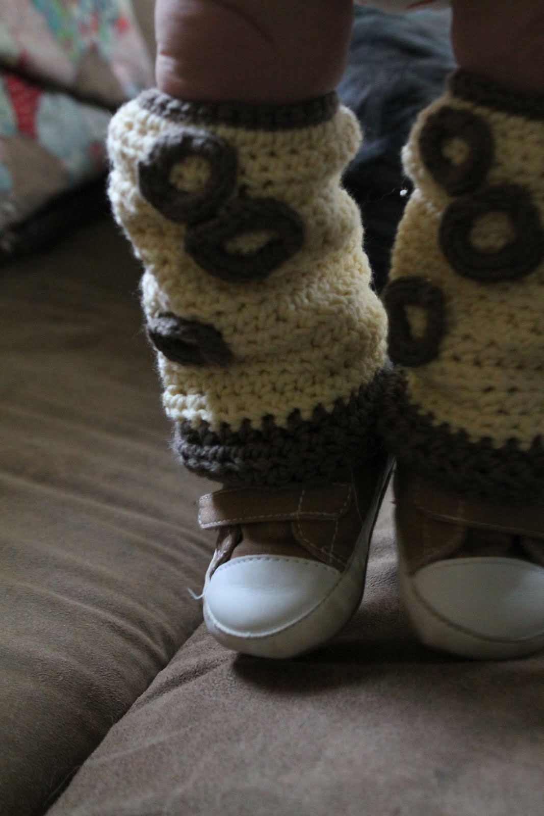 line drawings: baby leg warmers