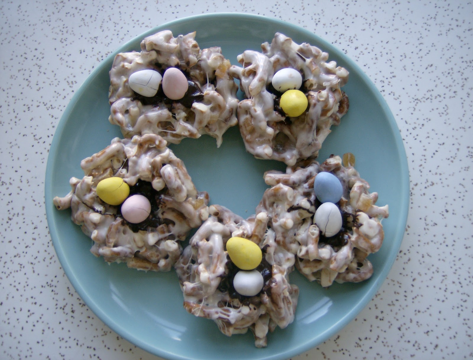 devan in wonderland: Pretzel Bird Nest