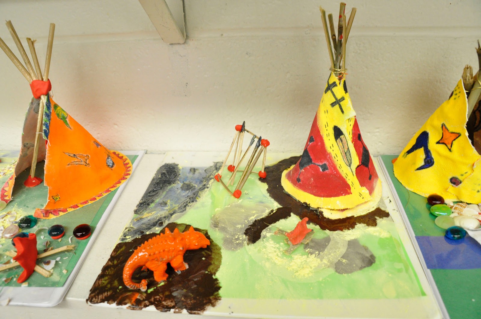 artisan des arts: Canvas Tipis - grade 6