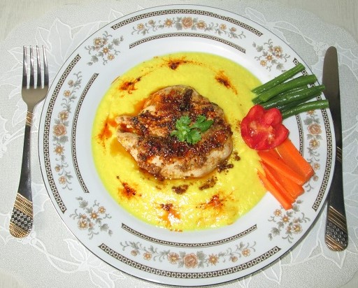 Shobha's Food Mazaa: PAN FRIED PODI CHICKEN SERVED WITH YOGURT SAUCE.