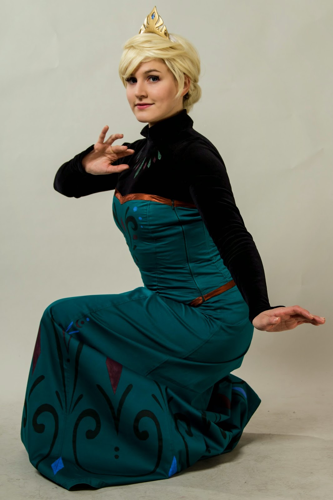 Jozon surrealistiset seikkailut: Frozen - Elsa Coronation dress