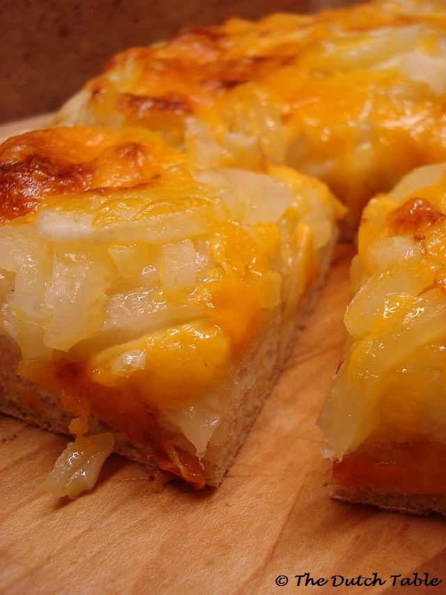 The Dutch Table: Kaas - Uienbrood