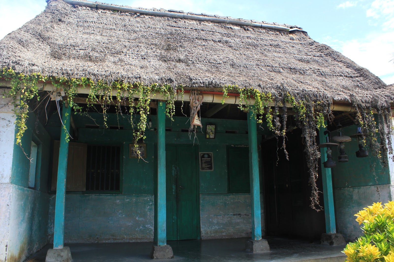 Frisky Room: Traditional Balinese House