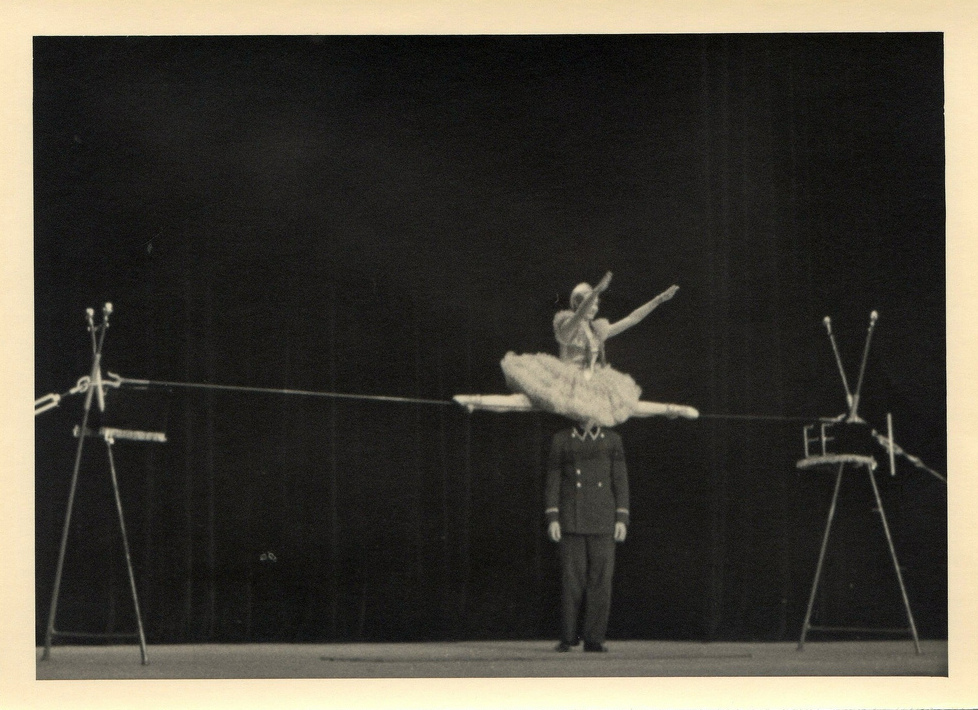 Funny and Freaky Vintage Photos May Make You Confused ~ Vintage Everyday