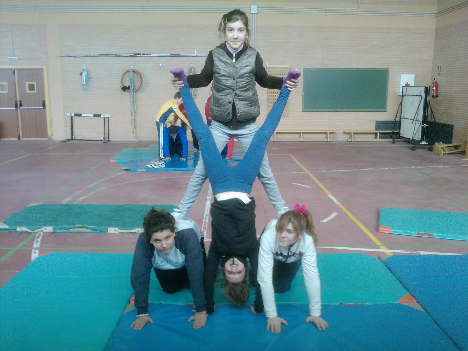 ESTRELLA PRIMEROS: Más de acrosport