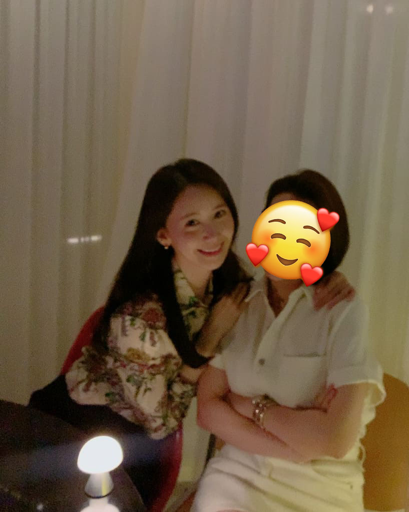 See SNSD YoonA's happy photos with her friends - Wonderful Generation