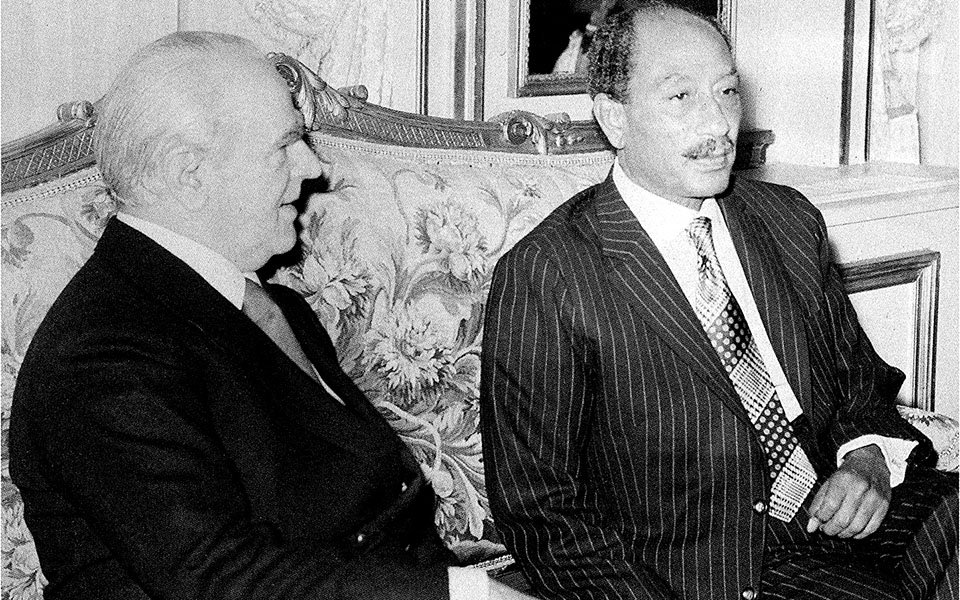 ΝΕΩΤΕΡΗ ΕΛΛΗΝΙΚΗ ΙΣΤΟΡΙΑ: Η επίσκεψη Καραμανλή στην Αίγυπτο