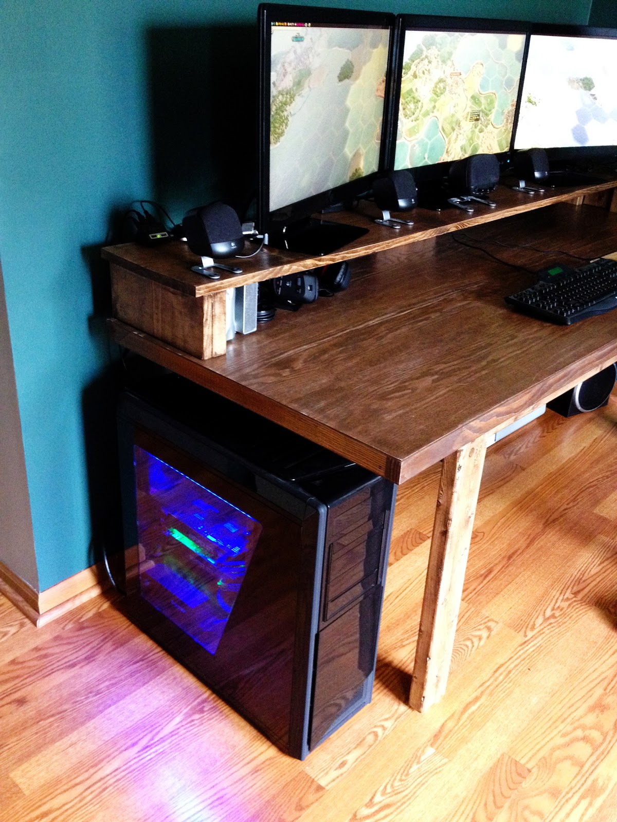 That Means Comfort: Mega Desk