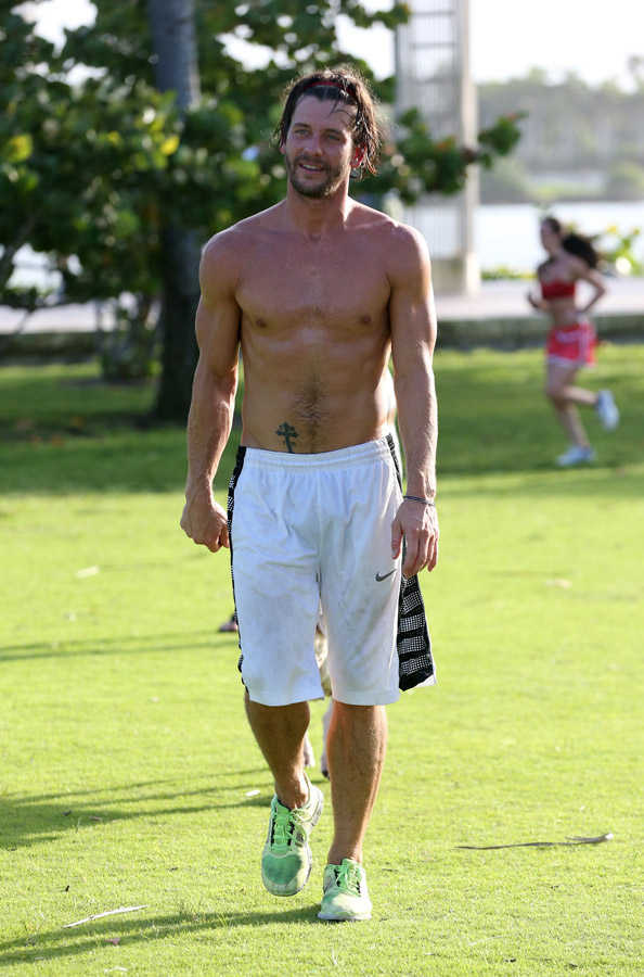 Josh Button Shirtless Workout | Oh yes I am