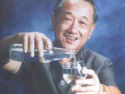 Inspirasi Sukses Mulia: Kisah Sukses Tirto Utomo Pendiri AQUA