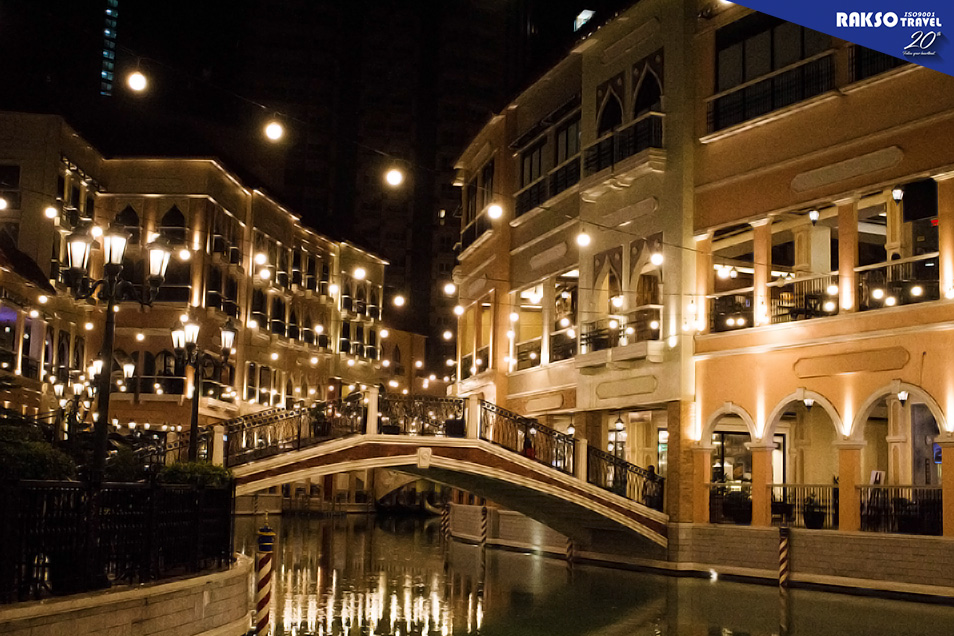 Venice Grand Canal Mall: a taste of Italy