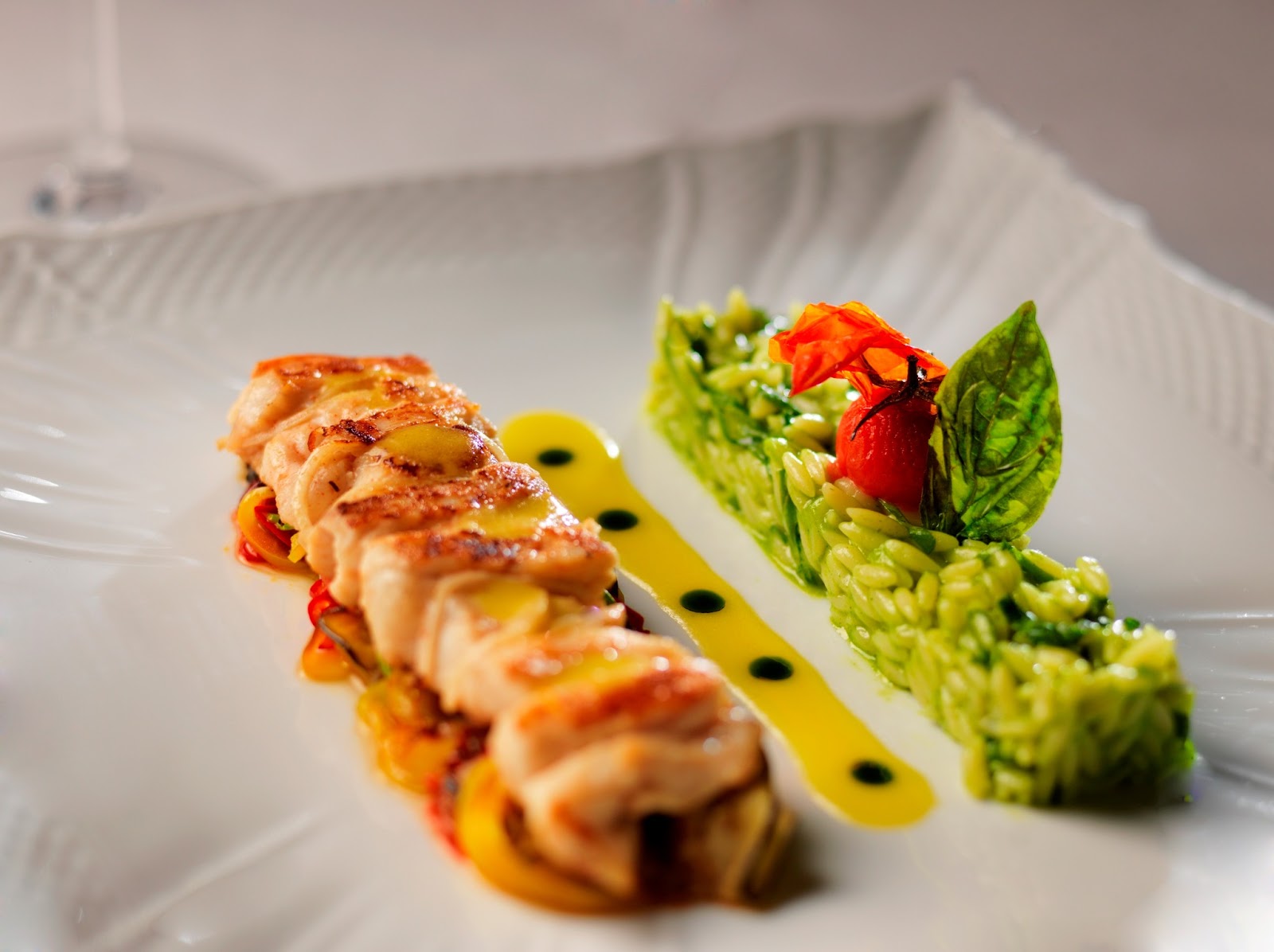 Filet de Robalo em cama de Tomates e Romã ao Molho de Mostarda e Mel ...