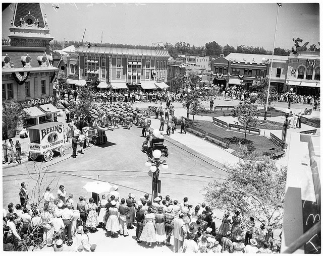 Pictures of Disneyland in the Opening Day on July 17, 1955 ~ Vintage ...
