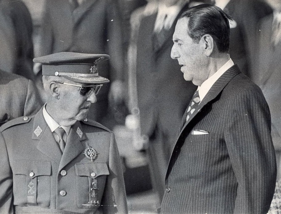 LEGIÓN CATÓLICA: EL GENERALÍSIMO DESPIDIENDO AL GENERAL