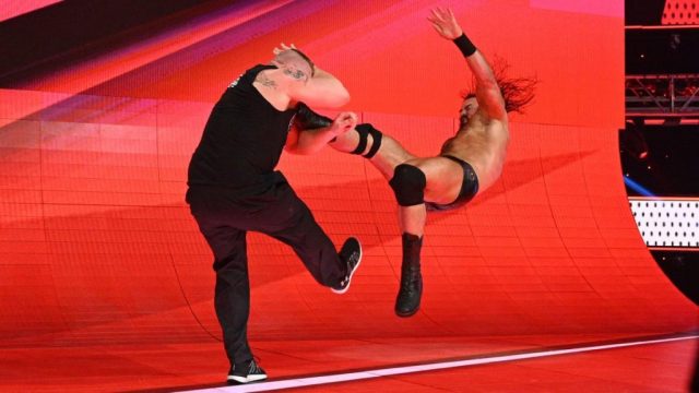 Terceiro Claymore Kick de Drew McIntyre a Lesnar não foi planeado ...