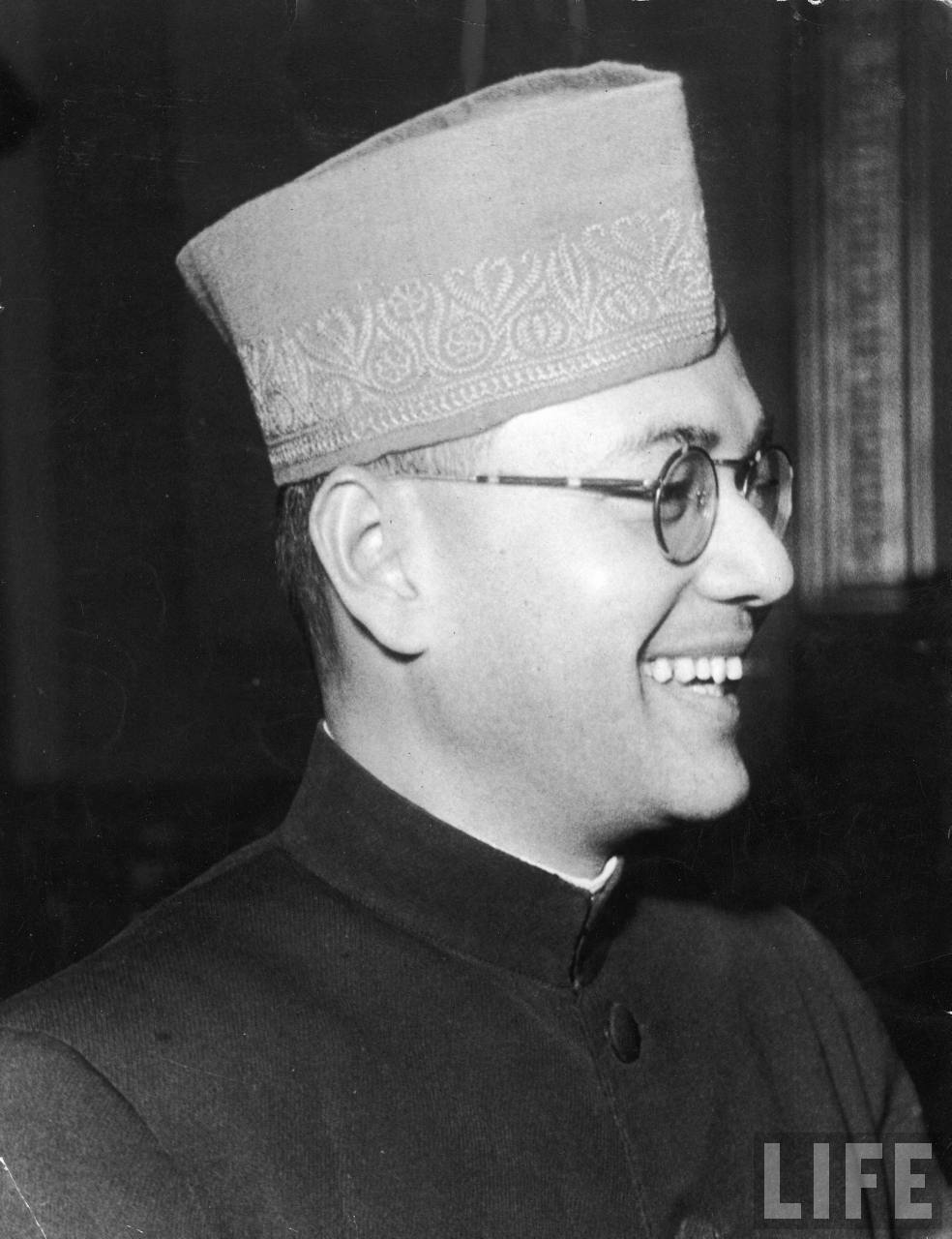 Various Photographs of Subhas Chandra Bose - 1940 ~ iz10